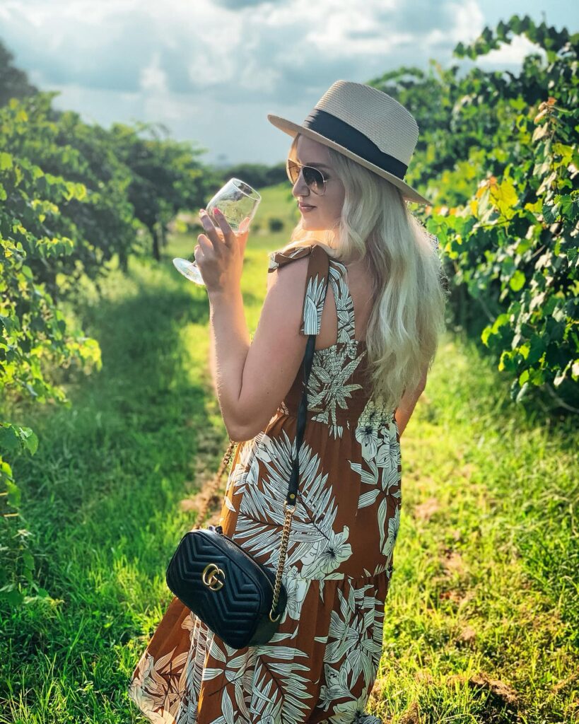 Laura Dadisman Biography: The Hopeful Romantic From 'Love Is Blind ...