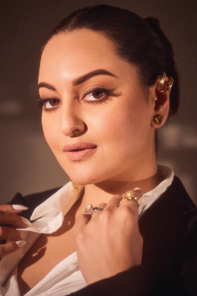 6 Iconic Photo Poses Ideas By Sonakshi Sinha To Elevate Your Photoshoot