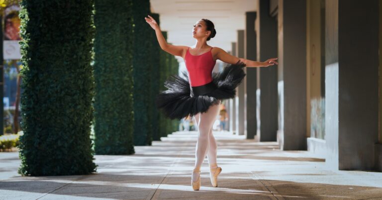 10 Simple Dance Poses For A Photoshoot