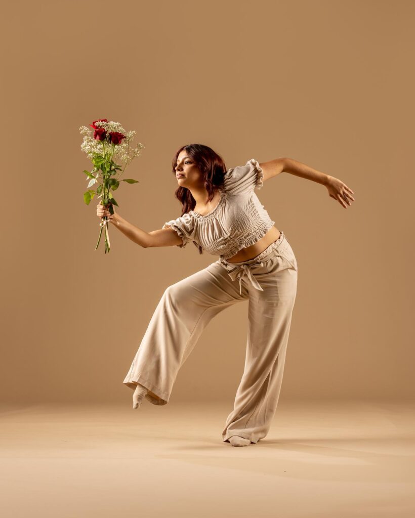 10 Simple Dance Poses For A Photoshoot